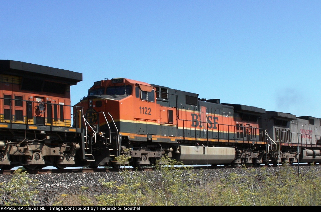 BNSF 1122